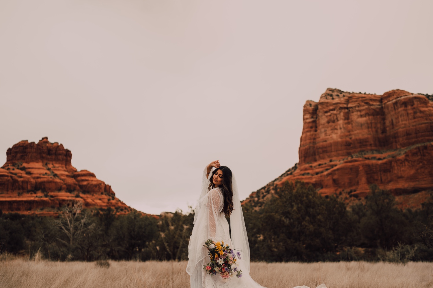 Styled Elopement in Sedona - rissandsteven.com